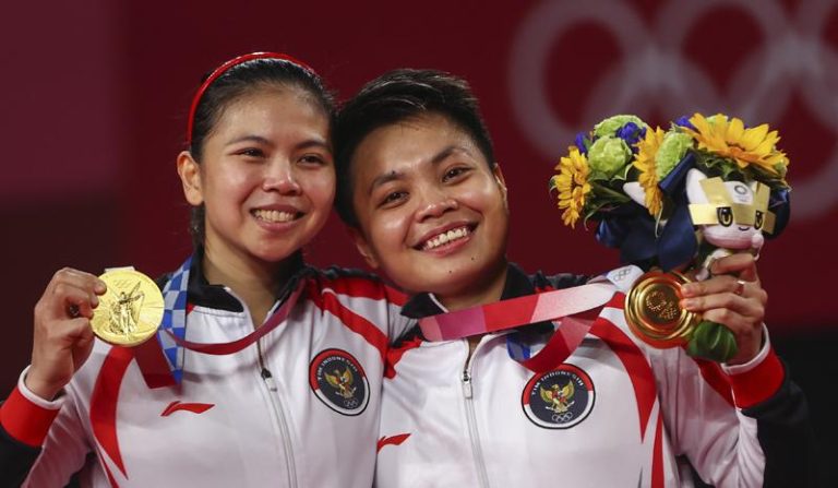 Piala Penghargaan dan Trophy untuk Badminton (Bulu Tangkis)